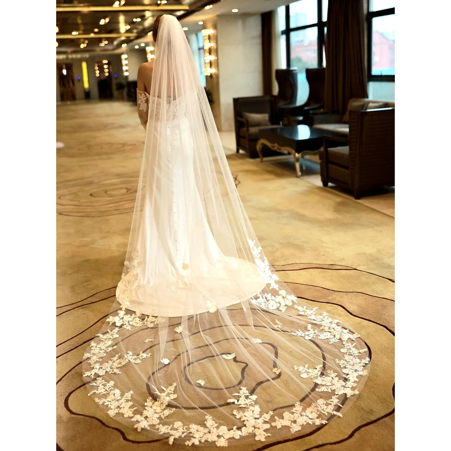 One-tier Stylish Wedding Veil Chapel Veils / Cathedral Veils with Embr ...