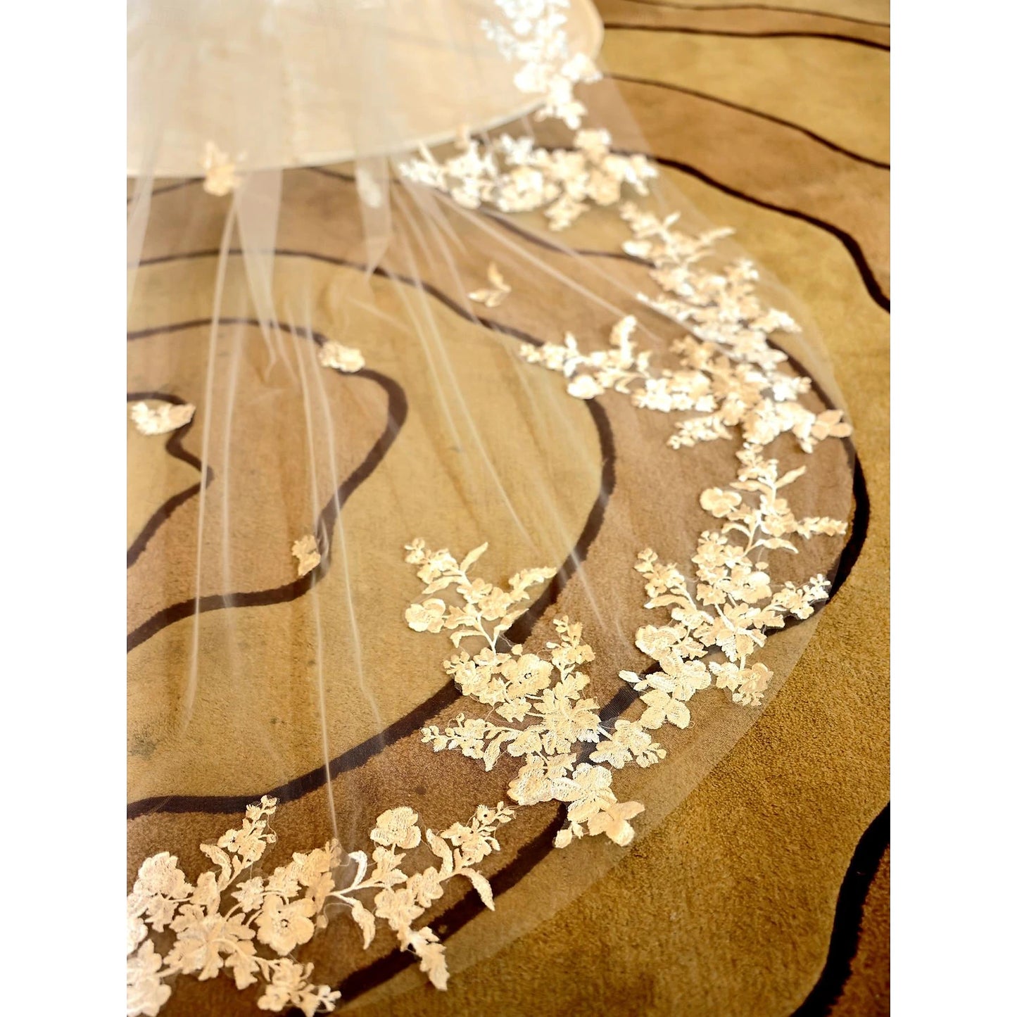 One-tier Stylish Wedding Veil Chapel Veils / Cathedral Veils with Embr ...