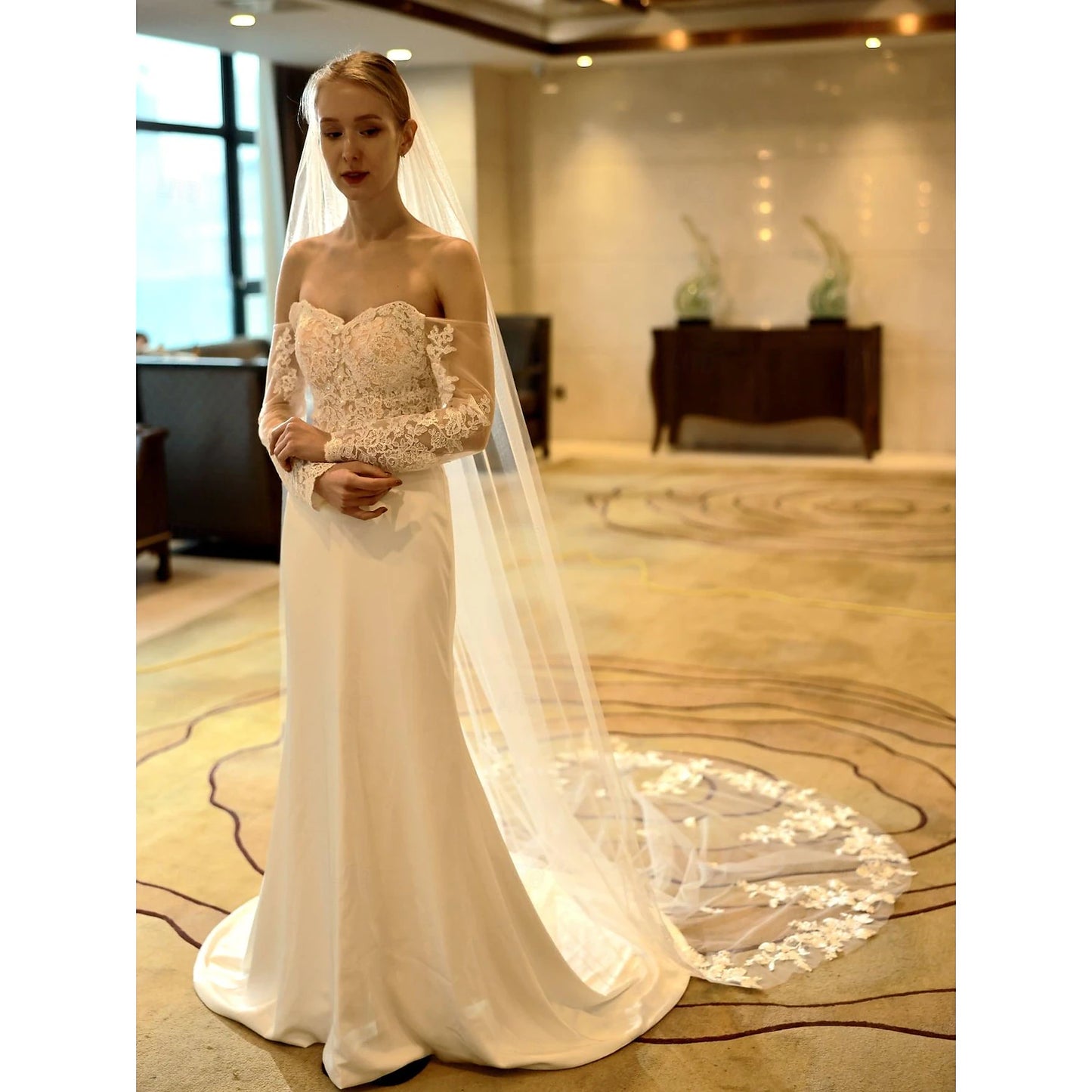 One-tier Stylish Wedding Veil Chapel Veils / Cathedral Veils with Embr ...